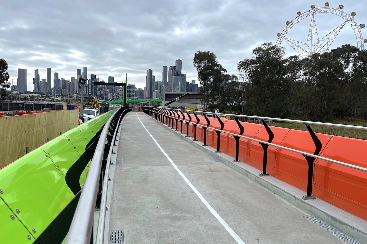 New Docklands bridge open to traffic | Bicycle Network