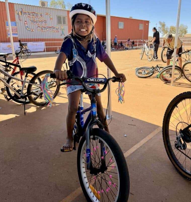 WA: Meekatharra kids ride to school thanks to donated bikes | Bicycle ...